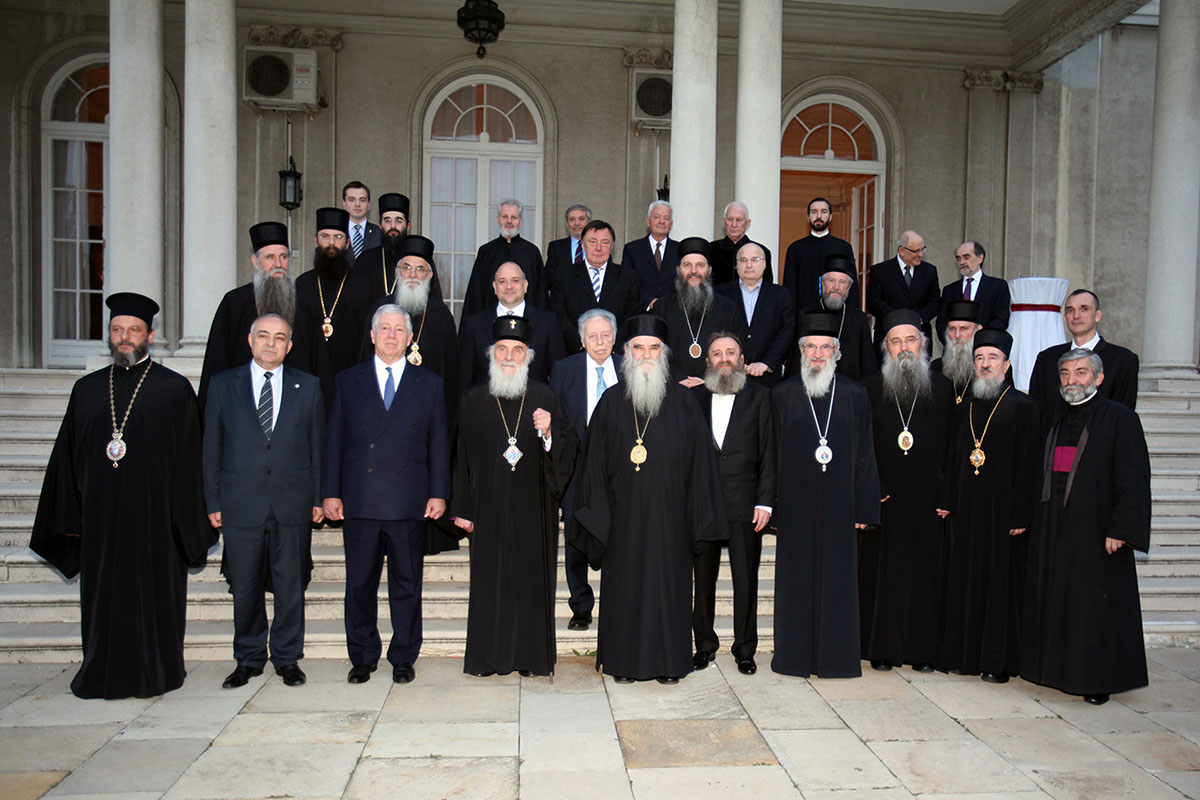 Crown Prince hosts a dinner in honor of members of the Holy Assembly of ...