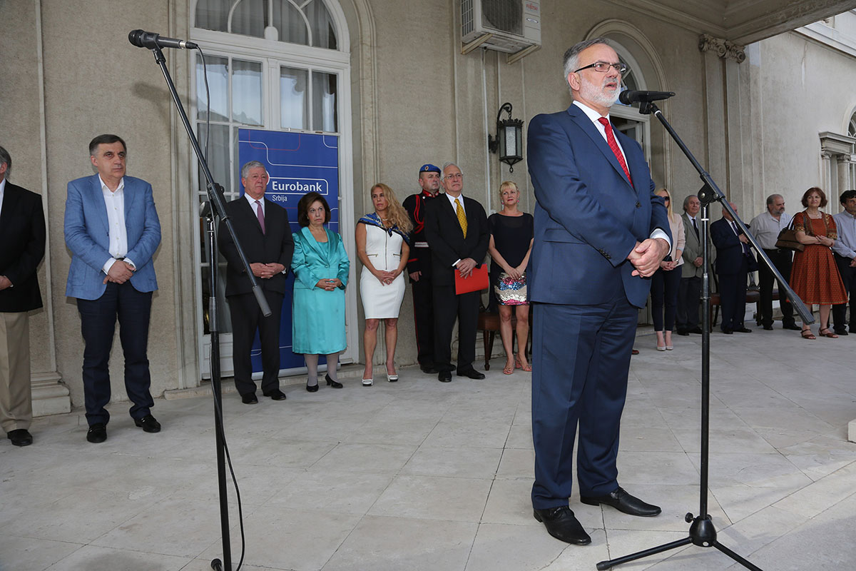 Crown Prince Alexander awards 500 best high school graduates from ...